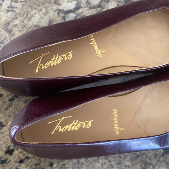 Trotters | Shoes | Trotters Signature Burgundy Flat Pumps | Poshmark